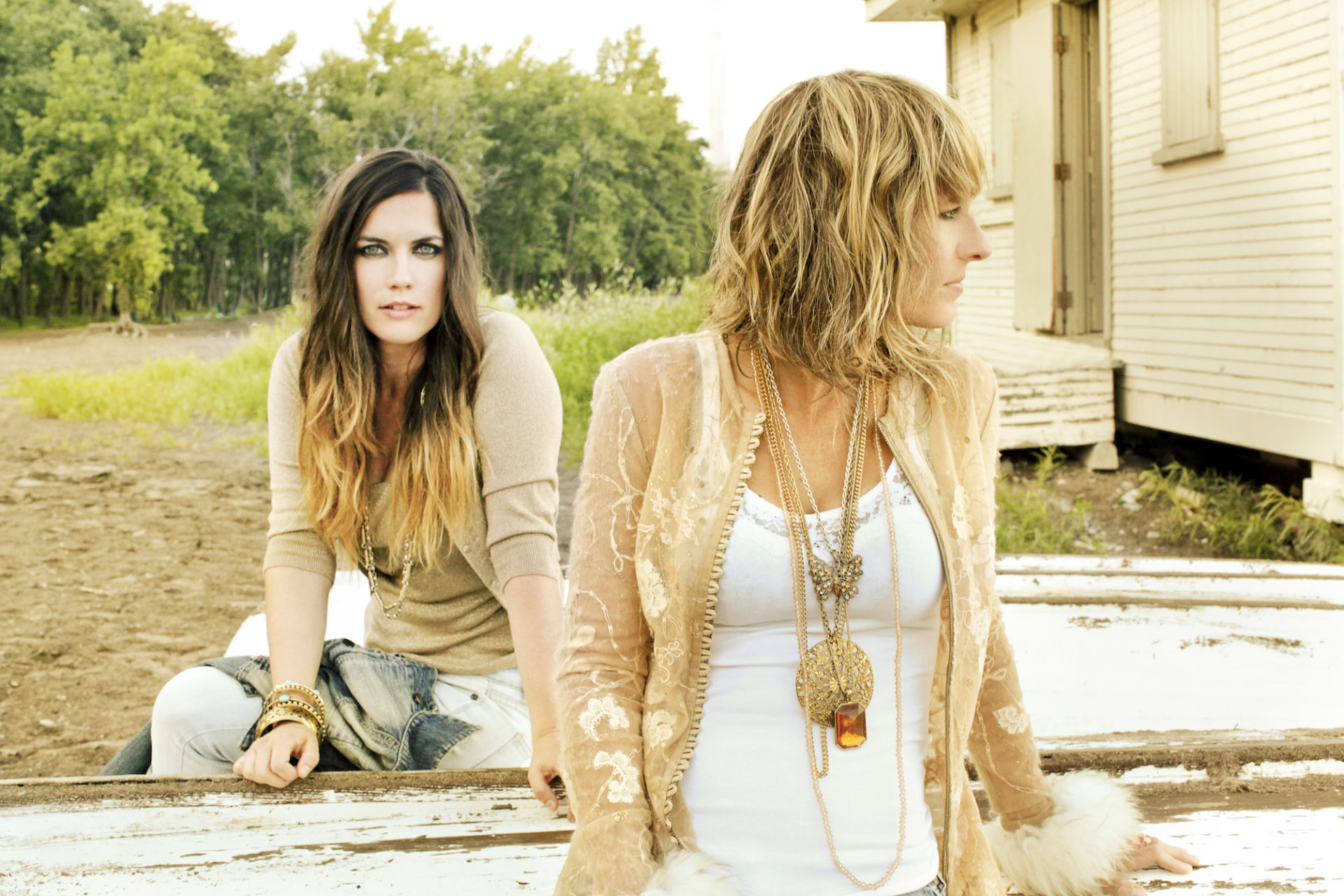 From Canada To Kinross Come Madison Violet - Mundell Music