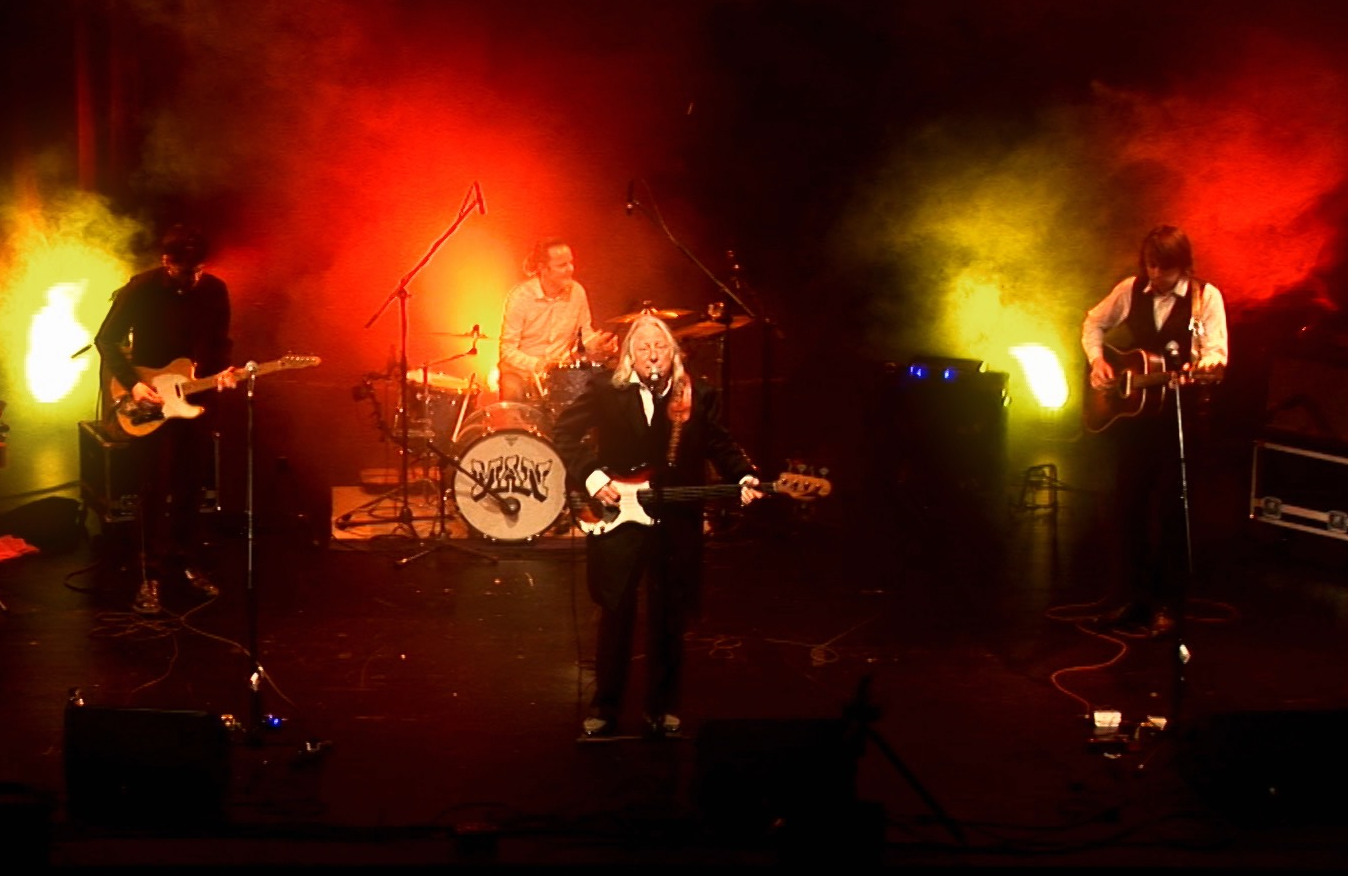 Backstage Kinross Welcomes The Return Of Man - Mundell Music